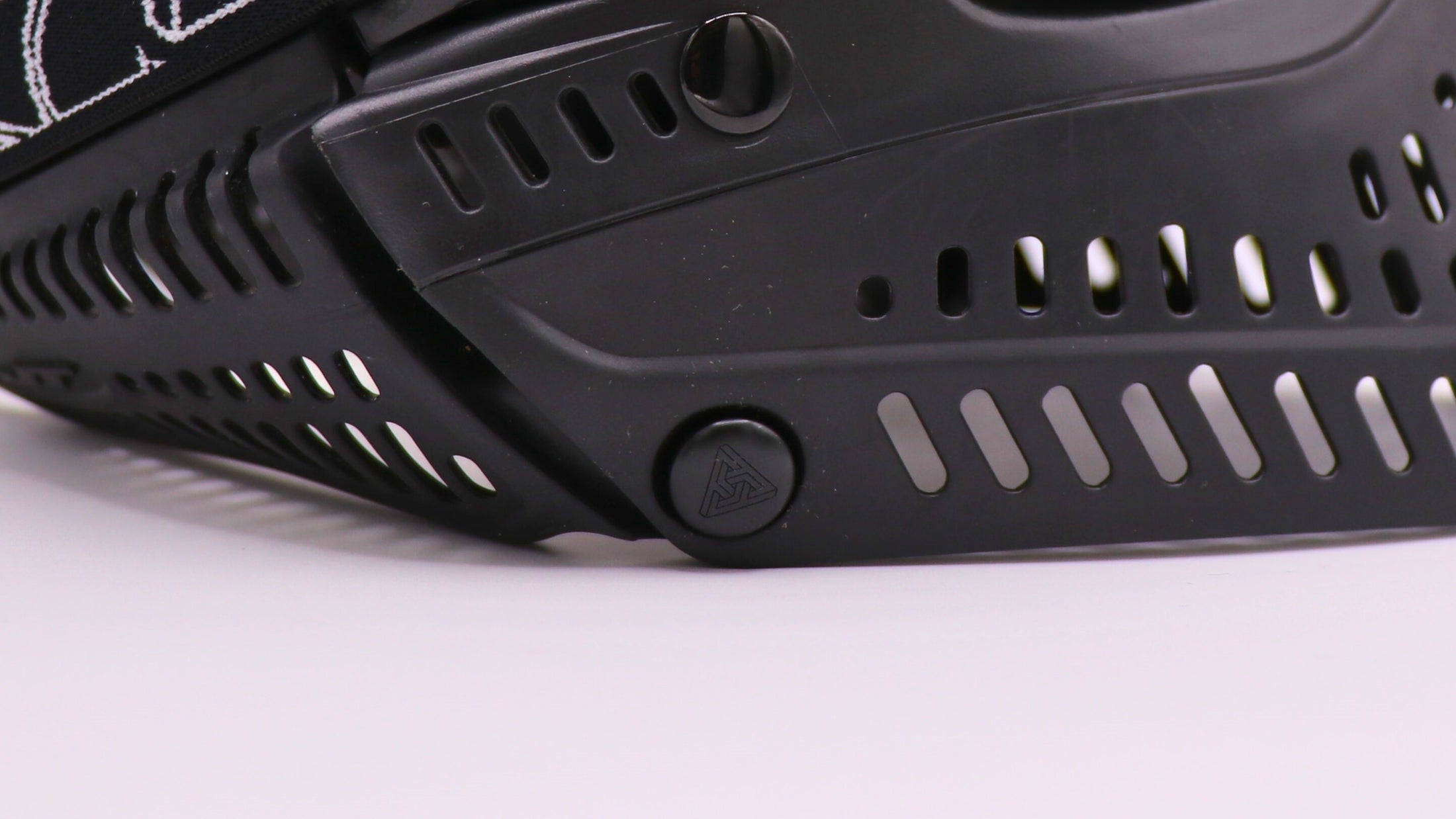 Night – Thirty-Three Threads